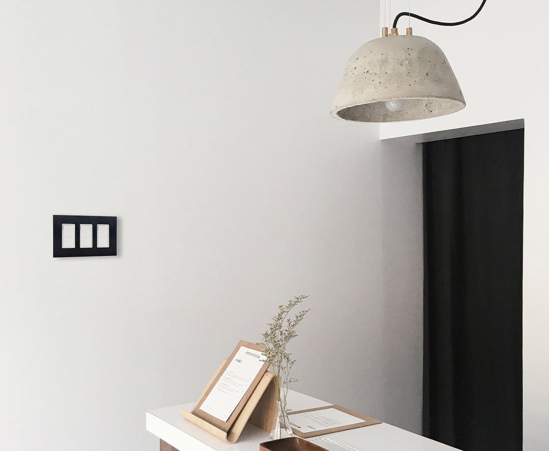 Anodized Matte Black Screwless Magnetic Light Switch Cover – kul grilles